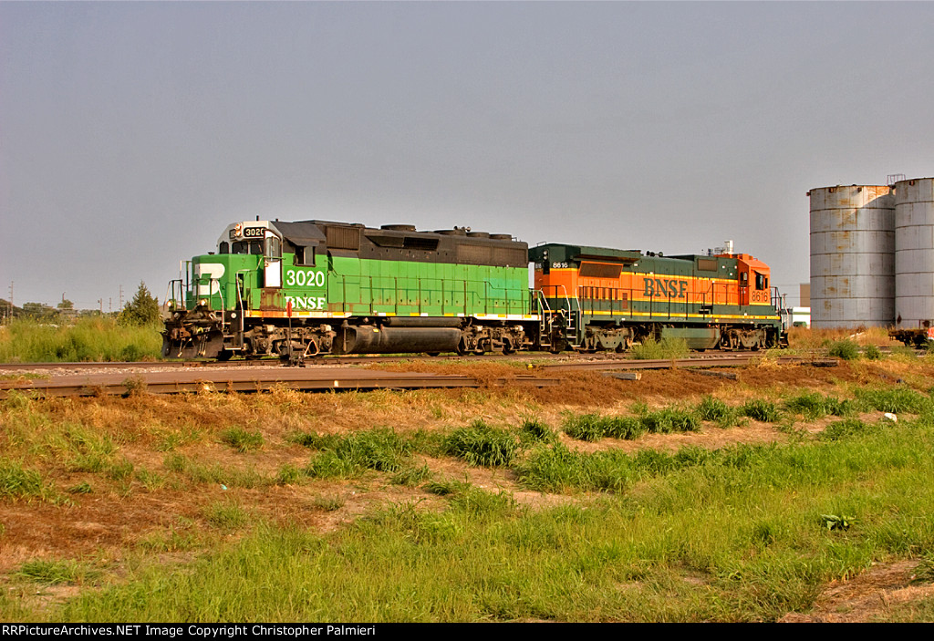 BNSF 3020 and BNSF 8616